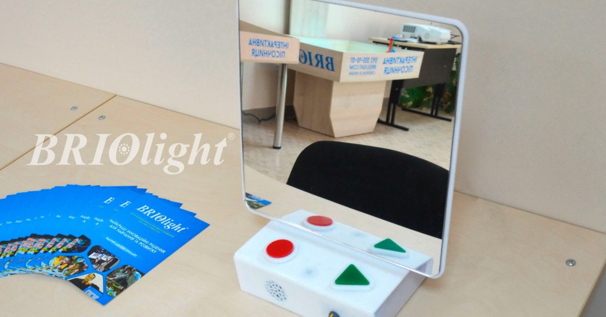Therapy: Speech therapy mirror Briolight – Digital Medtech solutions
